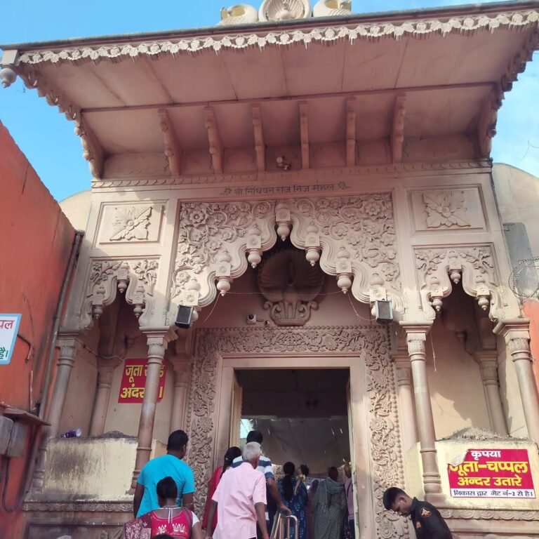 Nidhivan Tepmle Mandir In Vrindavan | Timings | Location